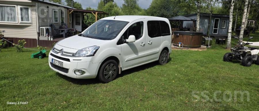 Balts Citroen Berlingo 2015 Cēsis, ar dzinēja tilpumu 1.60 L un nobraukumu 280 tūkst. km par 2500 €, foto 3 vietnē AUTOMOTO.COM.LV