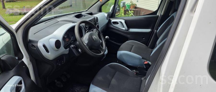 Balts Citroen Berlingo 2015 Cēsis, ar dzinēja tilpumu 1.60 L un nobraukumu 280 tūkst. km par 2500 €, foto 5 vietnē AUTOMOTO.COM.LV