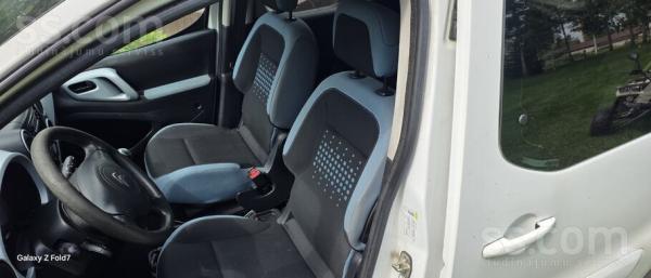Balts Citroen Berlingo 2015 Cēsis, ar dzinēja tilpumu 1.60 L un nobraukumu 280 tūkst. km par 2500 €, foto 5 vietnē AUTOMOTO.COM.LV