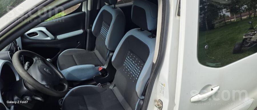 Balts Citroen Berlingo 2015 Cēsis, ar dzinēja tilpumu 1.60 L un nobraukumu 280 tūkst. km par 2500 €, foto 6 vietnē AUTOMOTO.COM.LV