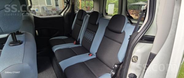 White Citroen Berlingo 2015 in Cesis, with an engine capacity of 1.60 L and mileage of 280 thousand km for 2500 €, photo 6 on AUTOMOTO.COM.LV