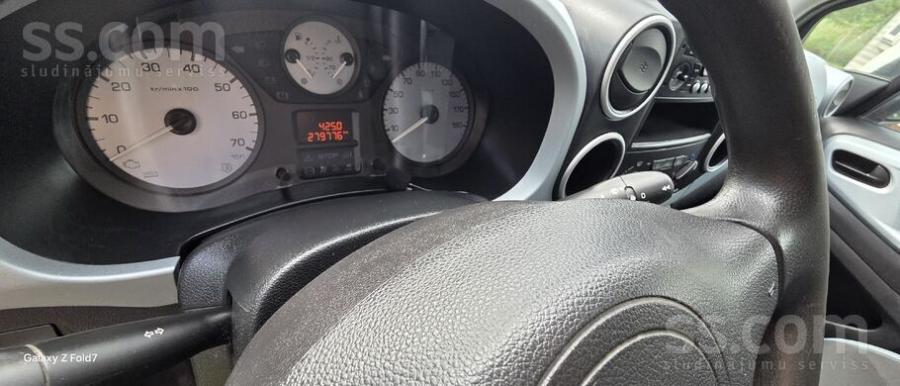 Balts Citroen Berlingo 2015 Cēsis, ar dzinēja tilpumu 1.60 L un nobraukumu 280 tūkst. km par 2500 €, foto 8 vietnē AUTOMOTO.COM.LV