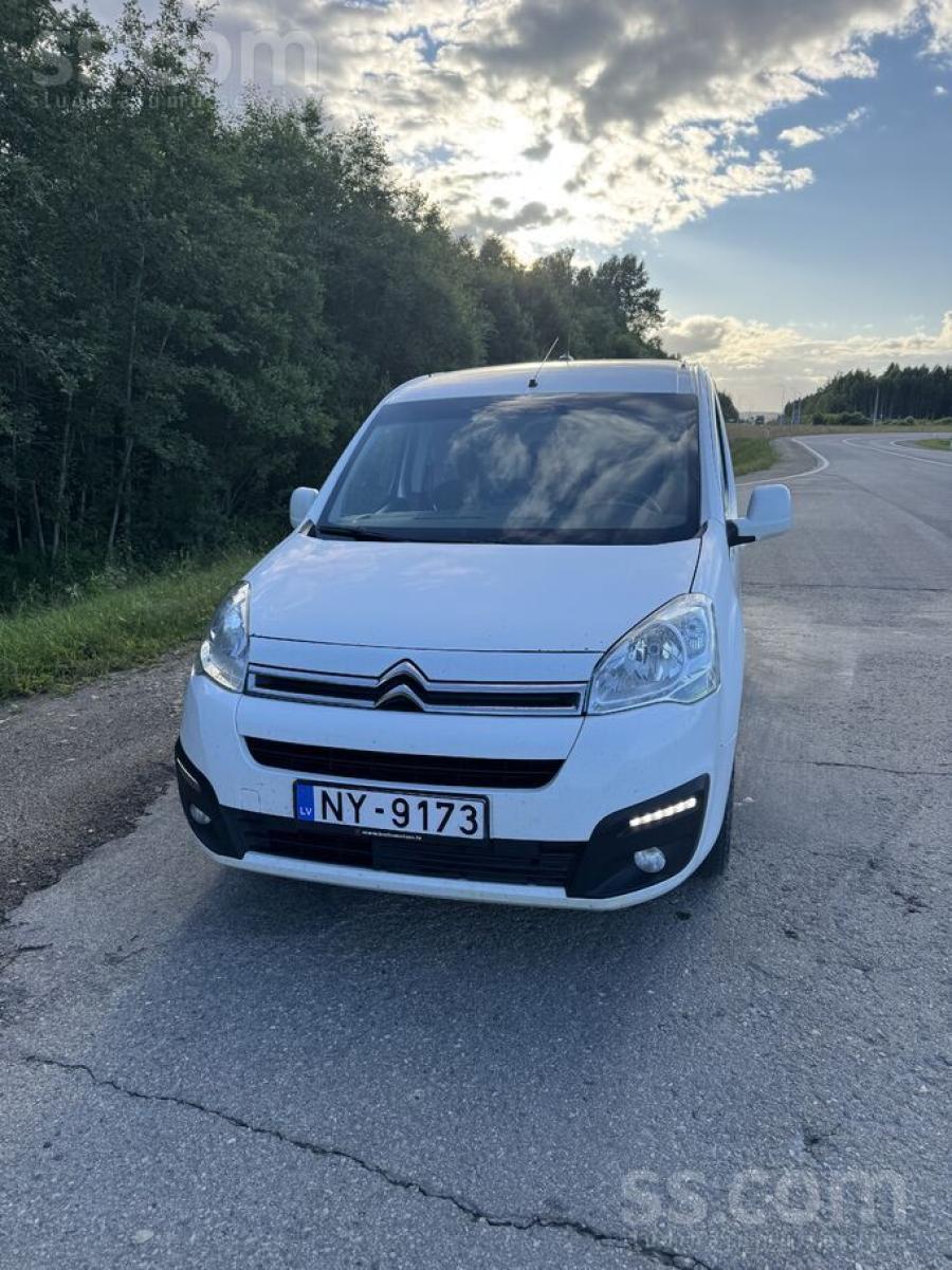 Balts Citroen Berlingo 2018 Aizkraukle, ar dzinēja tilpumu 1.60 L un nobraukumu 386 tūkst. km par 3900 €, foto 1 vietnē AUTOMOTO.COM.LV