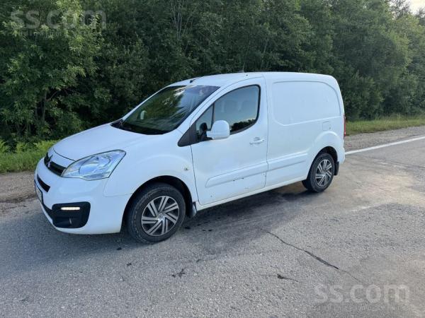 Balts Citroen Berlingo 2018 Aizkraukle, ar dzinēja tilpumu 1.60 L un nobraukumu 386 tūkst. km par 3900 €, foto 2 vietnē AUTOMOTO.COM.LV