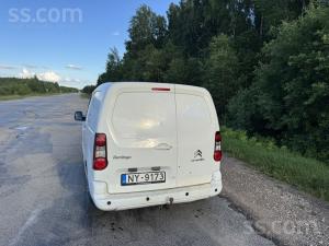 Balts Citroen Berlingo 2018 Aizkraukle, ar dzinēja tilpumu 1.60 L un nobraukumu 386 tūkst. km par 3900 €, foto 5 vietnē AUTOMOTO.COM.LV