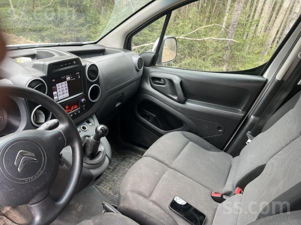 Balts Citroen Berlingo 2018 Aizkraukle, ar dzinēja tilpumu 1.60 L un nobraukumu 386 tūkst. km par 3900 €, foto 6 vietnē AUTOMOTO.COM.LV