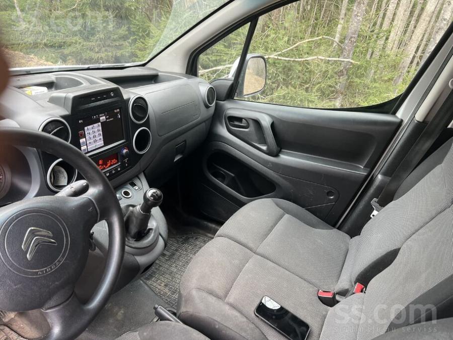 Balts Citroen Berlingo 2018 Aizkraukle, ar dzinēja tilpumu 1.60 L un nobraukumu 386 tūkst. km par 3900 €, foto 7 vietnē AUTOMOTO.COM.LV