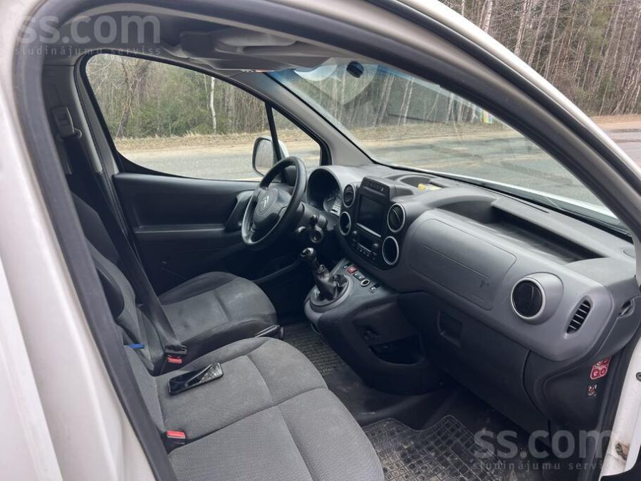 Balts Citroen Berlingo 2018 Aizkraukle, ar dzinēja tilpumu 1.60 L un nobraukumu 386 tūkst. km par 3900 €, foto 8 vietnē AUTOMOTO.COM.LV