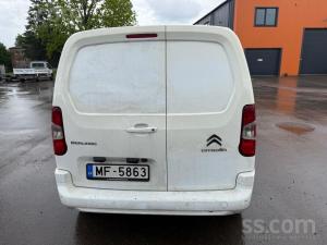 White Citroen Berlingo 2019 in Riga, with an engine capacity of 1.60 L and mileage of 216 thousand km for 6500 €, photo 5 on AUTOMOTO.COM.LV