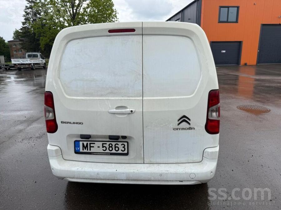 White Citroen Berlingo 2019 in Riga, with an engine capacity of 1.60 L and mileage of 216 thousand km for 6500 €, photo 5 on AUTOMOTO.COM.LV