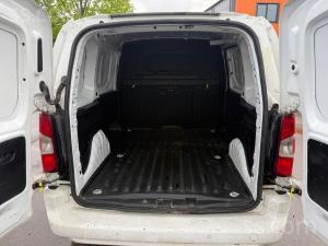 White Citroen Berlingo 2019 in Riga, with an engine capacity of 1.60 L and mileage of 216 thousand km for 6500 €, photo 6 on AUTOMOTO.COM.LV