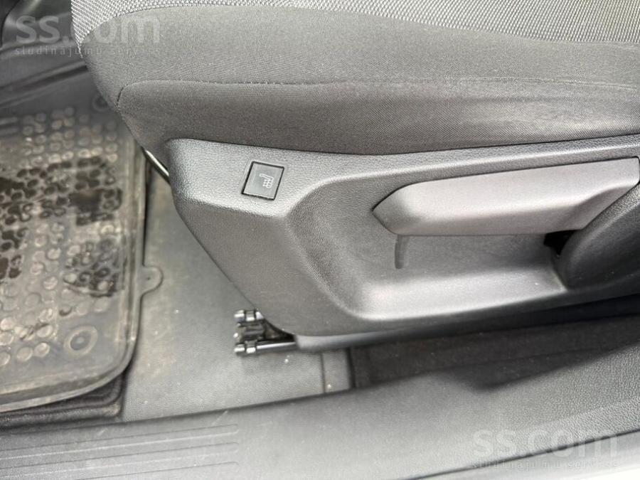 White Citroen Berlingo 2019 in Riga, with an engine capacity of 1.60 L and mileage of 216 thousand km for 6500 €, photo 8 on AUTOMOTO.COM.LV