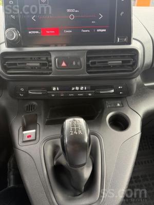 White Citroen Berlingo 2019 in Riga, with an engine capacity of 1.60 L and mileage of 216 thousand km for 6500 €, photo 9 on AUTOMOTO.COM.LV