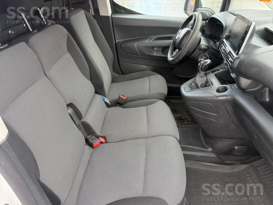 White Citroen Berlingo 2019 in Riga, with an engine capacity of 1.60 L and mileage of 216 thousand km for 6500 €, photo 11 on AUTOMOTO.COM.LV
