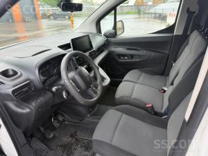 White Citroen Berlingo 2019 in Riga, with an engine capacity of 1.60 L and mileage of 216 thousand km for 6500 €, photo 12 on AUTOMOTO.COM.LV
