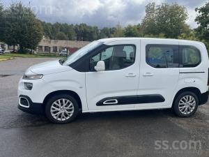 White Citroen Berlingo 2020 in Valmiera, with an engine capacity of 1.50 L and mileage of 146 thousand km for 9500 €, photo 3 on AUTOMOTO.COM.LV