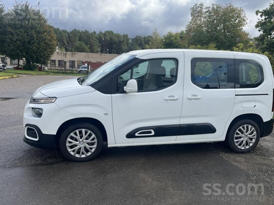 White Citroen Berlingo 2020 in Valmiera, with an engine capacity of 1.50 L and mileage of 146 thousand km for 9500 €, photo 3 on AUTOMOTO.COM.LV