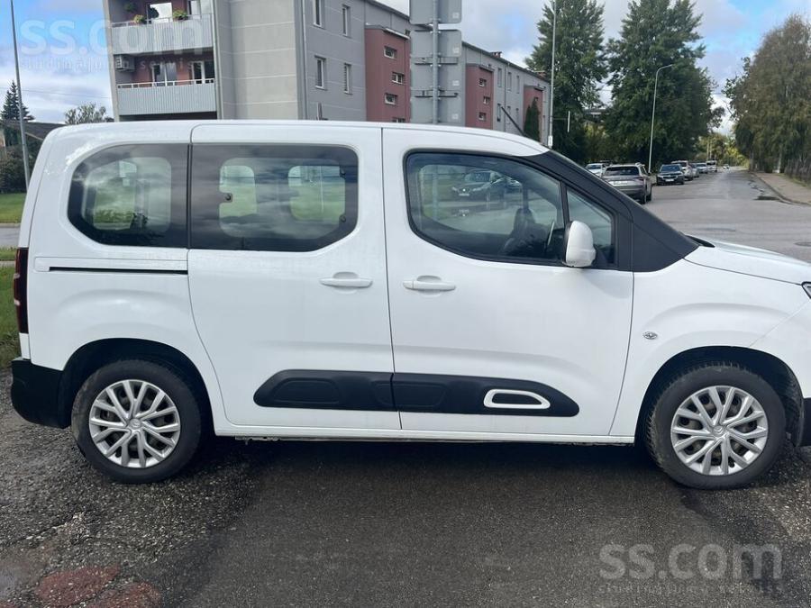 White Citroen Berlingo 2020 in Valmiera, with an engine capacity of 1.50 L and mileage of 146 thousand km for 9500 €, photo 4 on AUTOMOTO.COM.LV
