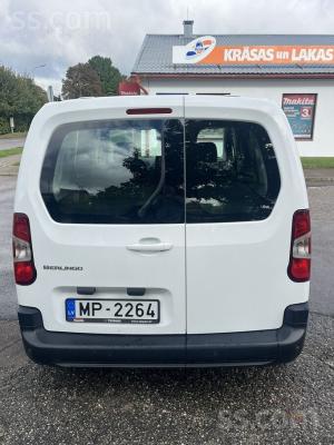 White Citroen Berlingo 2020 in Valmiera, with an engine capacity of 1.50 L and mileage of 146 thousand km for 9500 €, photo 5 on AUTOMOTO.COM.LV