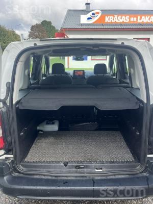 White Citroen Berlingo 2020 in Valmiera, with an engine capacity of 1.50 L and mileage of 146 thousand km for 9500 €, photo 6 on AUTOMOTO.COM.LV