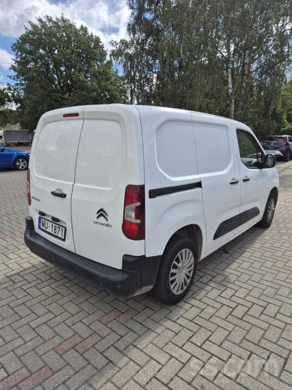 White Citroen Berlingo 2021 in Riga, with an engine capacity of 1.50 L and mileage of 150 thousand km for 7500 €, photo 4 on AUTOMOTO.COM.LV