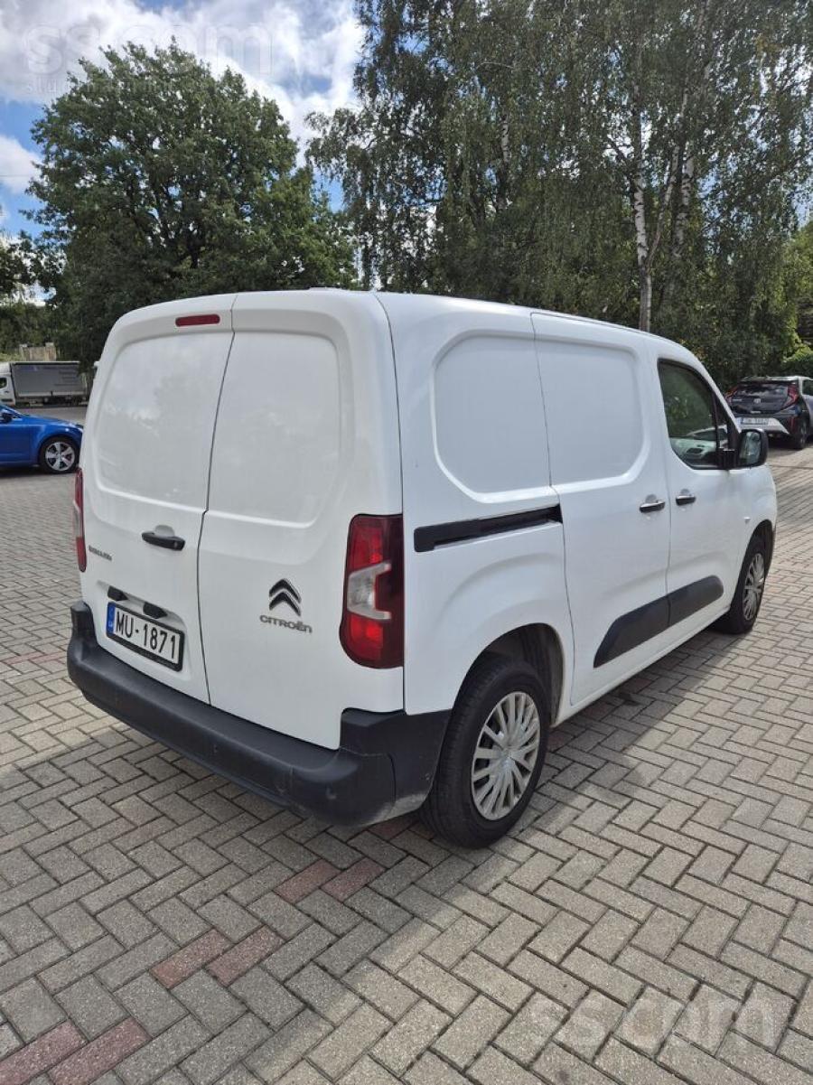 White Citroen Berlingo 2021 in Riga, with an engine capacity of 1.50 L and mileage of 150 thousand km for 7500 €, photo 4 on AUTOMOTO.COM.LV