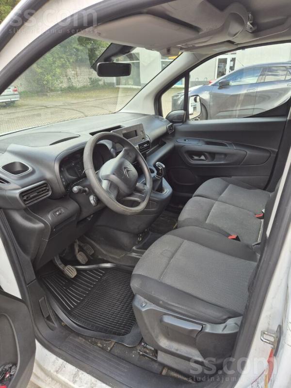 White Citroen Berlingo 2021 in Riga, with an engine capacity of 1.50 L and mileage of 150 thousand km for 7500 €, photo 7 on AUTOMOTO.COM.LV