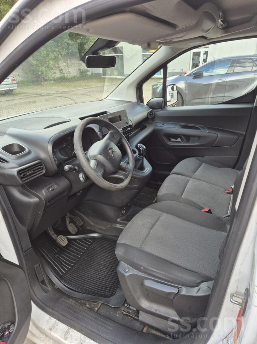 White Citroen Berlingo 2021 in Riga, with an engine capacity of 1.50 L and mileage of 150 thousand km for 7500 €, photo 7 on AUTOMOTO.COM.LV