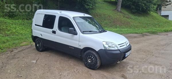 Balts Citroen Berlingo 2003 Alūksne, ar dzinēja tilpumu 1.90 L un nobraukumu 344 tūkst. km par 1250 €, foto 7 vietnē AUTOMOTO.COM.LV