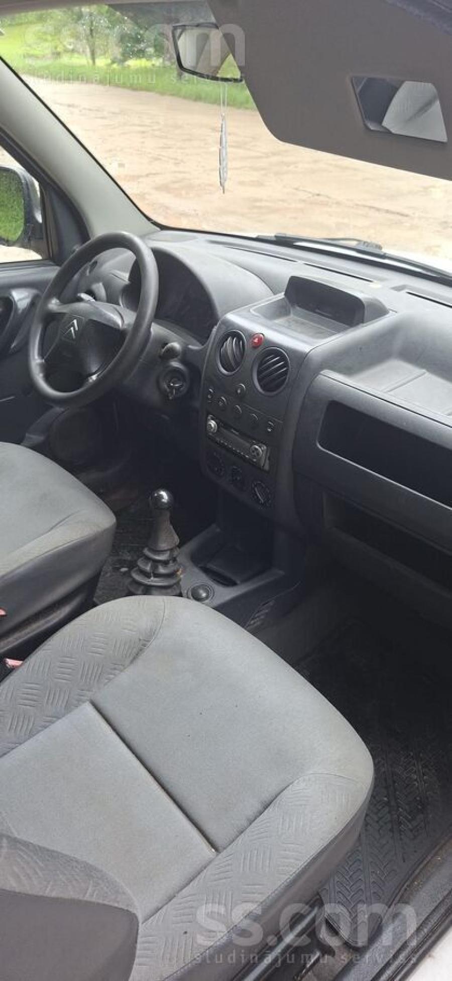 Balts Citroen Berlingo 2003 Alūksne, ar dzinēja tilpumu 1.90 L un nobraukumu 344 tūkst. km par 1250 €, foto 10 vietnē AUTOMOTO.COM.LV