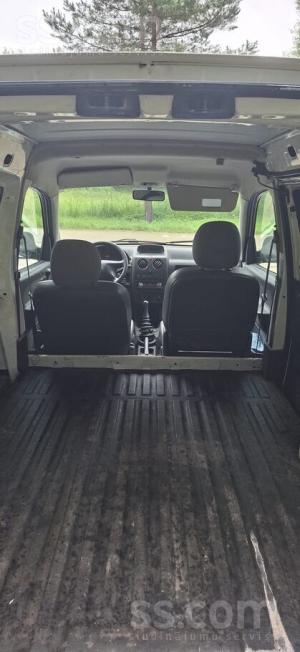Balts Citroen Berlingo 2003 Alūksne, ar dzinēja tilpumu 1.90 L un nobraukumu 344 tūkst. km par 1250 €, foto 13 vietnē AUTOMOTO.COM.LV