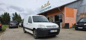 White Citroen Berlingo 2004 in Valmiera, with an engine capacity of 1.90 L and mileage of 288 thousand km for 850 €, photo  on AUTOMOTO.COM.LV
