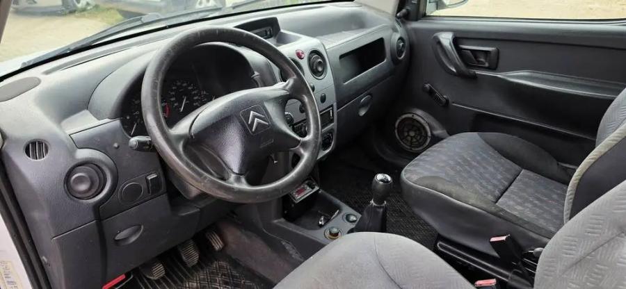 White Citroen Berlingo 2004 in Valmiera, with an engine capacity of 1.90 L and mileage of 288 thousand km for 850 €, photo 8 on AUTOMOTO.COM.LV