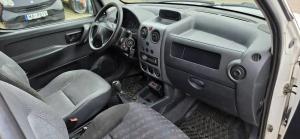 White Citroen Berlingo 2004 in Valmiera, with an engine capacity of 1.90 L and mileage of 288 thousand km for 850 €, photo 9 on AUTOMOTO.COM.LV