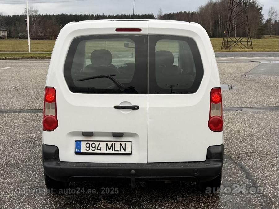 Balts Citroen Berlingo 2008 Tallina, ar dzinēja tilpumu 1.60 L un nobraukumu 435 tūkst. km par 2800 €, foto 5 vietnē AUTOMOTO.COM.LV