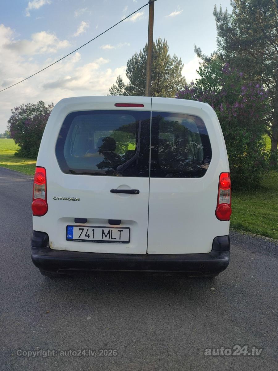 White Citroen Berlingo 2008 in Viljandi, with an engine capacity of 1.60 L and mileage of 393 thousand km for 1499 €, photo 5 on AUTOMOTO.COM.LV