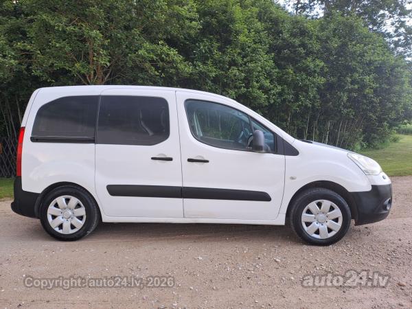 White Citroen Berlingo 2009 in Paide, with an engine capacity of 1.60 L and mileage of 321 thousand km for 2490 €, photo 6 on AUTOMOTO.COM.LV