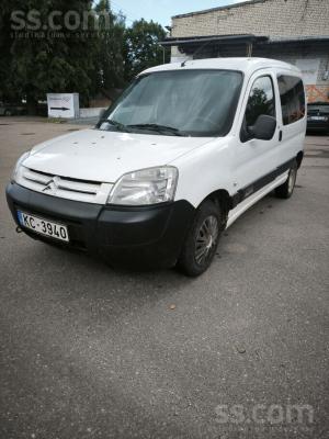 White Citroen Berlingo 2010 in Riga, with an engine capacity of 1.60 L and mileage of 290 thousand km for 950 €, photo  on AUTOMOTO.COM.LV