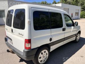 White Citroen Berlingo 2010 in Riga, with an engine capacity of 1.60 L and mileage of 290 thousand km for 2300 €, photo 5 on AUTOMOTO.COM.LV