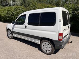 White Citroen Berlingo 2010 in Riga, with an engine capacity of 1.60 L and mileage of 290 thousand km for 2300 €, photo 6 on AUTOMOTO.COM.LV