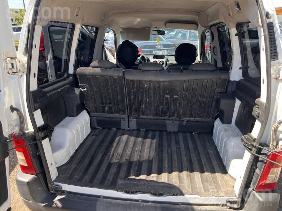 White Citroen Berlingo 2010 in Riga, with an engine capacity of 1.60 L and mileage of 290 thousand km for 2300 €, photo 12 on AUTOMOTO.COM.LV
