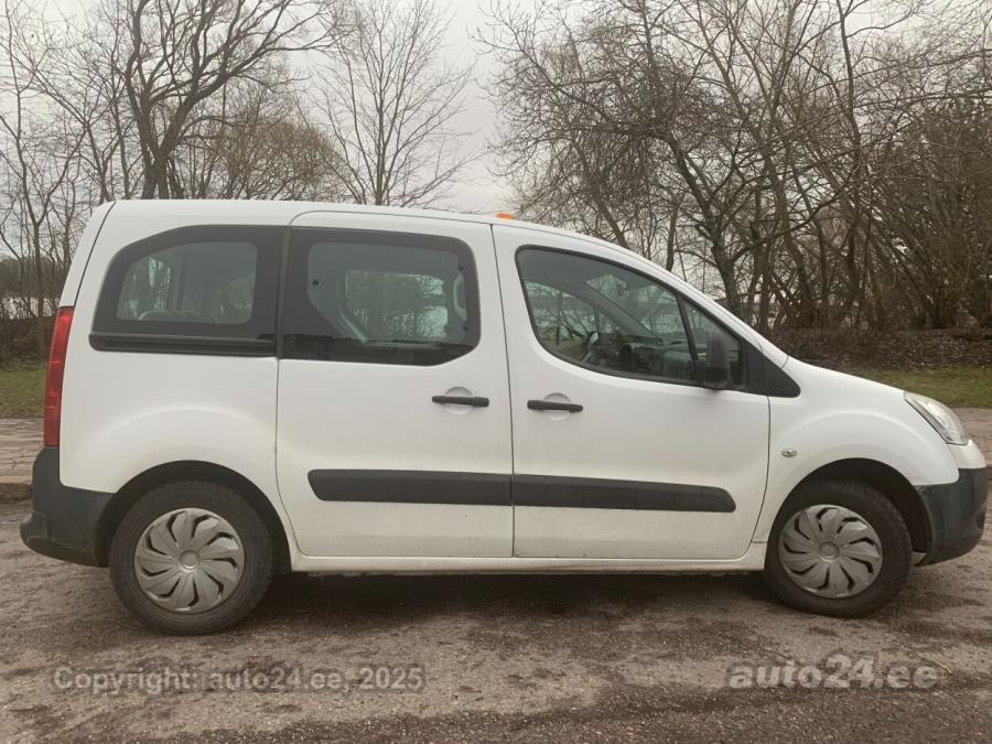 White Citroen Berlingo 2011 in Tallinn, with an engine capacity of 1.60 L and mileage of 91 thousand km for 5790 €, photo 1 on AUTOMOTO.COM.LV