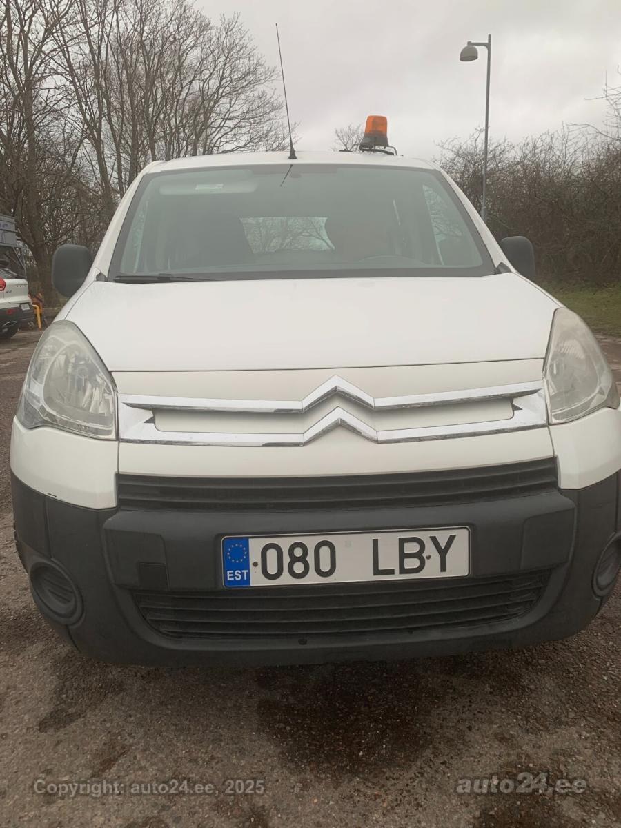 White Citroen Berlingo 2011 in Tallinn, with an engine capacity of 1.60 L and mileage of 91 thousand km for 5790 €, photo 4 on AUTOMOTO.COM.LV