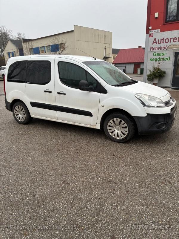 Balts Citroen Berlingo 2012 Tallina, ar dzinēja tilpumu 1.60 L un nobraukumu 0 tūkst. km par 3200 €, foto 2 vietnē AUTOMOTO.COM.LV