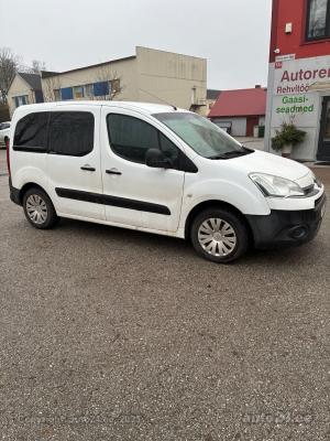 Balts Citroen Berlingo 2012 Tallina, ar dzinēja tilpumu 1.60 L un nobraukumu 0 tūkst. km par 3200 €, foto 2 vietnē AUTOMOTO.COM.LV