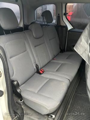 Balts Citroen Berlingo 2012 Tallina, ar dzinēja tilpumu 1.60 L un nobraukumu 0 tūkst. km par 3200 €, foto 5 vietnē AUTOMOTO.COM.LV