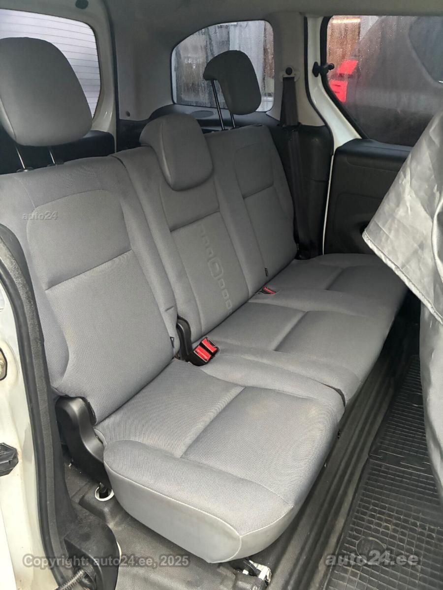 Balts Citroen Berlingo 2012 Tallina, ar dzinēja tilpumu 1.60 L un nobraukumu 0 tūkst. km par 3200 €, foto 5 vietnē AUTOMOTO.COM.LV