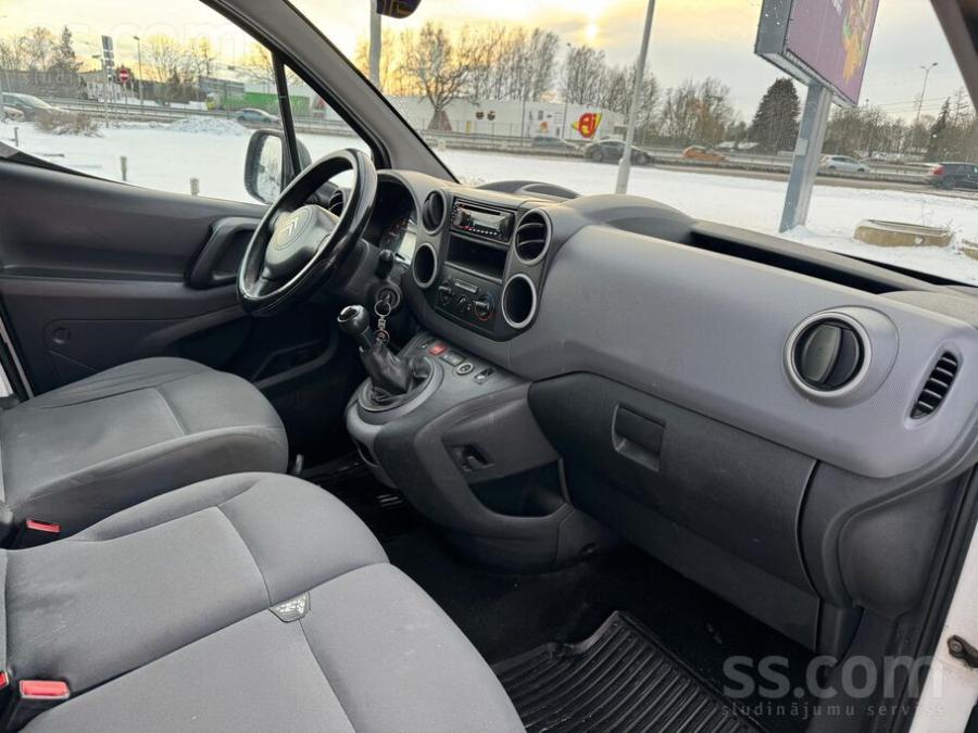 Balts Citroen Berlingo 2012 Rīga, ar dzinēja tilpumu 1.60 L un nobraukumu 208 tūkst. km par 1350 €, foto 5 vietnē AUTOMOTO.COM.LV