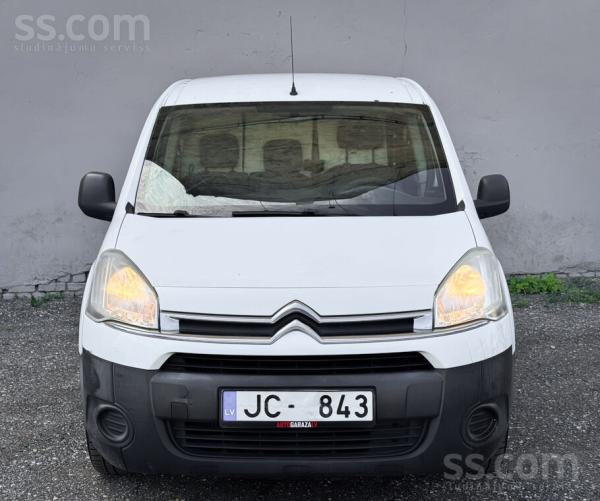 Balts Citroen Berlingo 2012 Rīga, ar dzinēja tilpumu 1.60 L un nobraukumu 216 tūkst. km par 1990 €, foto 3 vietnē AUTOMOTO.COM.LV