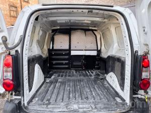 Balts Citroen Berlingo 2012 Rīga, ar dzinēja tilpumu 1.60 L un nobraukumu 216 tūkst. km par 1990 €, foto 5 vietnē AUTOMOTO.COM.LV